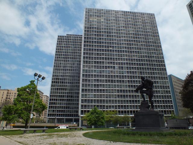 Parking for Commonwealth Plaza | ParkChirp | Cheap Chicago Parking