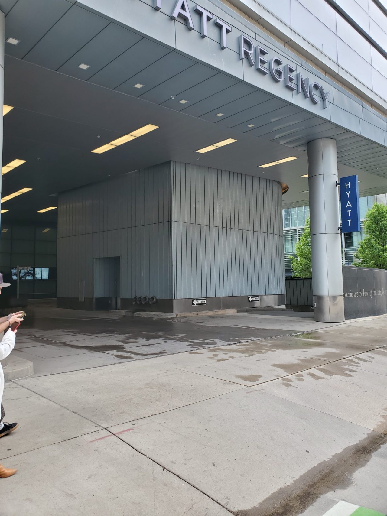 Parking for Hyatt Regency Denver | ParkChirp | Reserve your parking here!