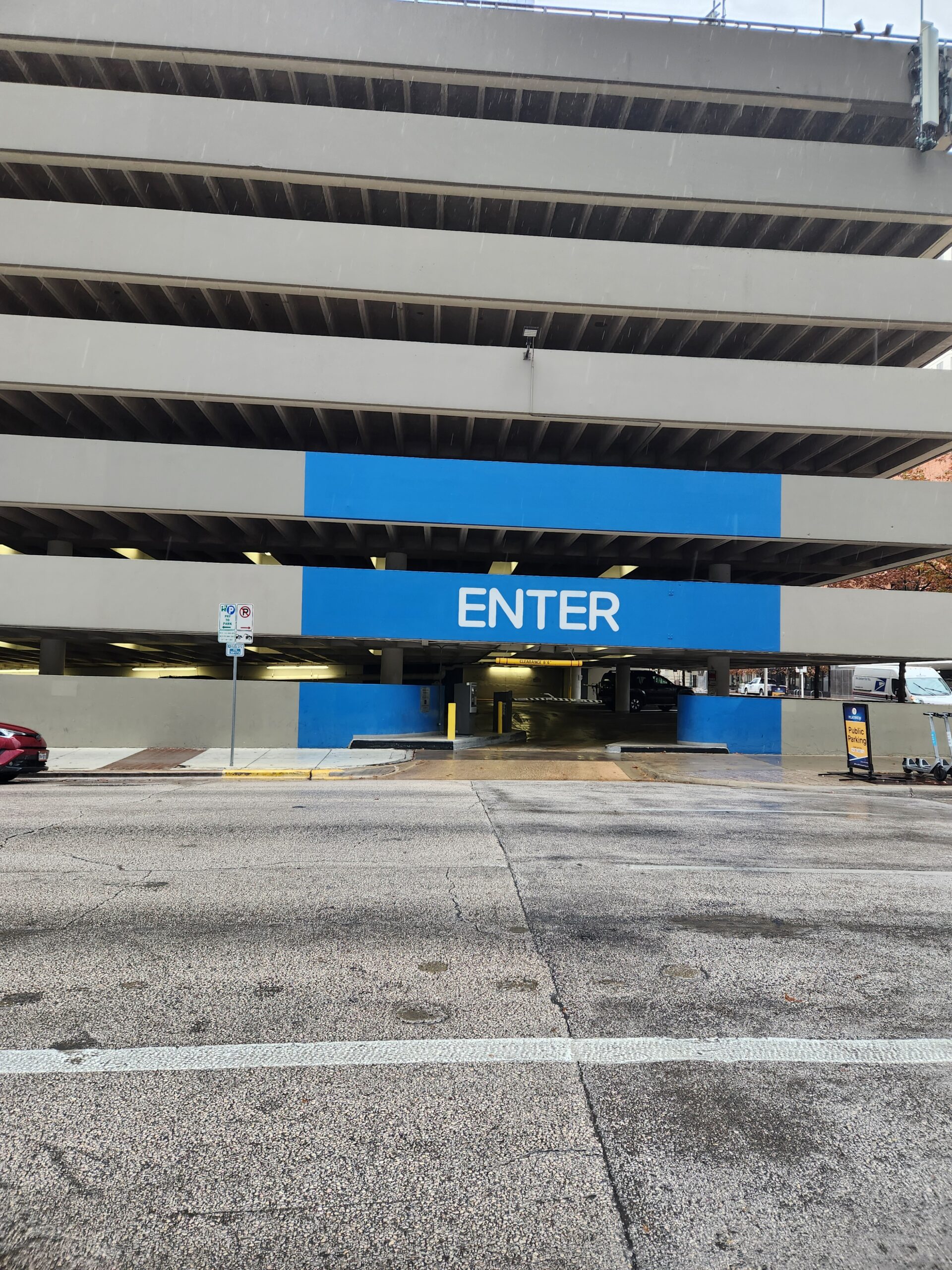 Parking for Procore Tower - 221 W. 6th Street | ParkChirp